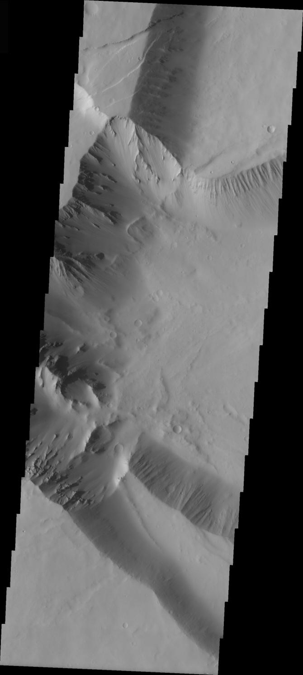 Fractures in Tharsis Tholus – NASA Mars Exploration