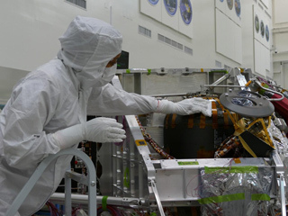 Mars 2020 Lift Activities in PHSF – NASA Mars Exploration